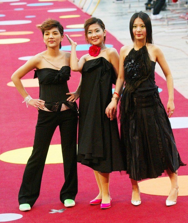 SHE睽違7年再度登金曲舞台，2002-2019歷年金曲紅毯造型盤點！