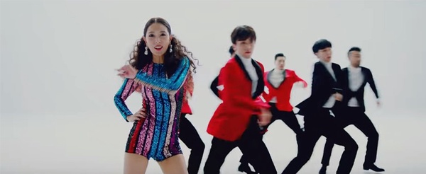 BoA新歌《ONE SHOT, TWO SHOT》秀激瘦蠻腰！三招躺著練出馬甲線