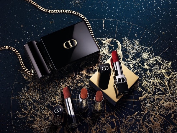 Lily許韶恩隨身包包直擊！每天必帶護唇膏+DIOR唇露，搜出「它」讓全場露出姨母笑！