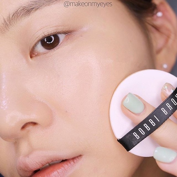 明星彩妝師解答持妝技巧!「雙層輕拍」是關鍵,粉底更薄透貼膚、巨遮瑕,保證持妝整天