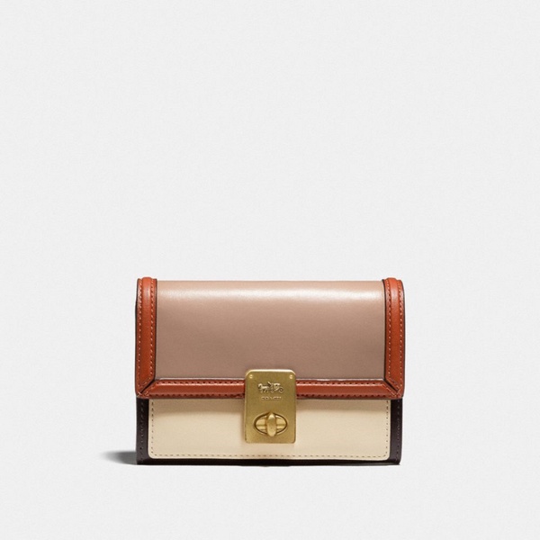 Coach下一個爆款預約！2020全新復古「Hutton哈頓小方包」快來看雪炫怎麼背！