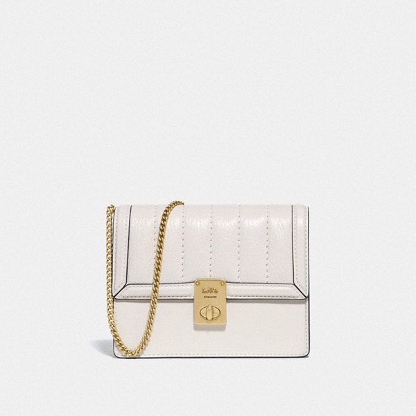 Coach下一個爆款預約！2020全新復古「Hutton哈頓小方包」快來看雪炫怎麼背！