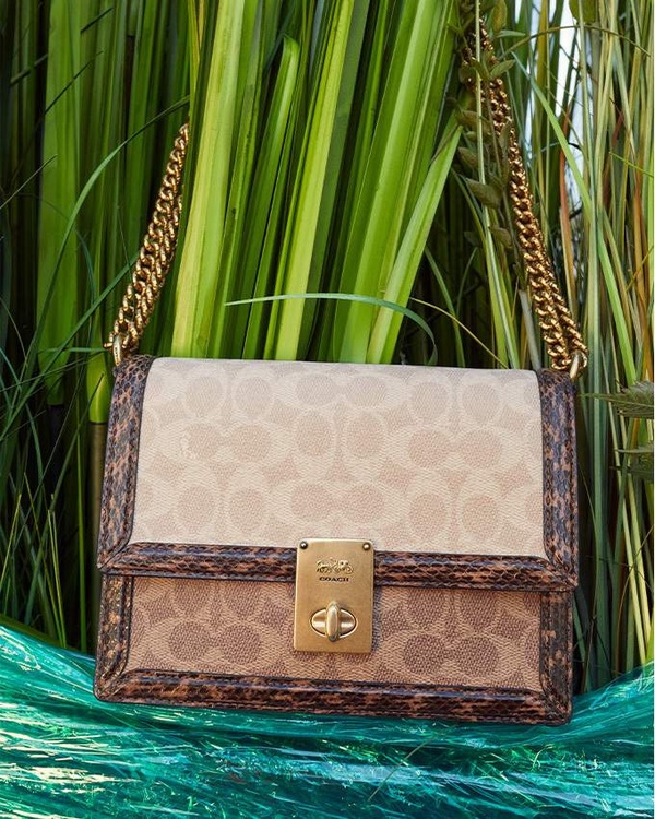 Coach下一個爆款預約！2020全新復古「Hutton哈頓小方包」快來看雪炫怎麼背！