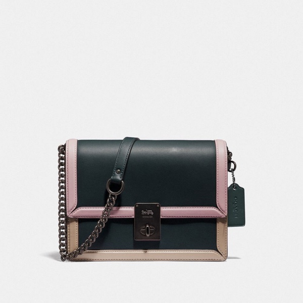 Coach下一個爆款預約！2020全新復古「Hutton哈頓小方包」快來看雪炫怎麼背！