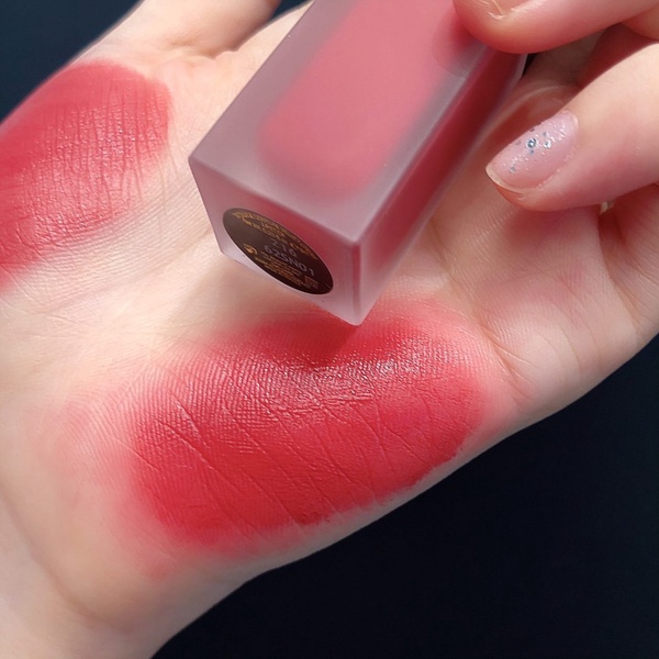 YSL黑蓋唇釉太美！黑蓋絲絨唇釉熱賣色快筆記，YSL#216、YSL#204口紅一哥李佳琦狂推！