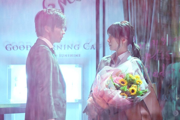 他根本沒那麼愛你！活在「腦補型戀愛」裡讓你越愛越卑微