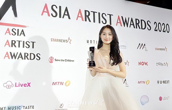 2020AAA頒獎典禮12位男神女神！金秀賢&徐睿知CP合體，金宣虎、韓素希超高顏值引熱議！