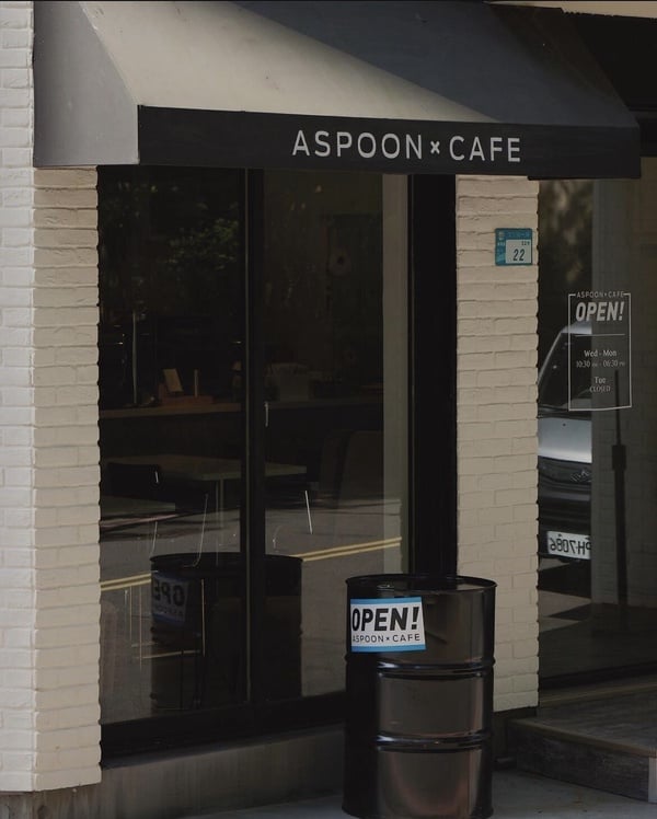 板橋不限時咖啡廳推薦！清水模質感風、復古老宅咖啡通通有，這家早午餐網超推