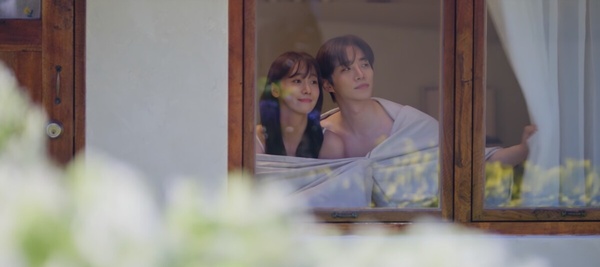 《歡迎來到王之國》結局7彩蛋細節！漢江用餐&開窗藏前後呼應，從歡喜冤家變甜膩愛人了