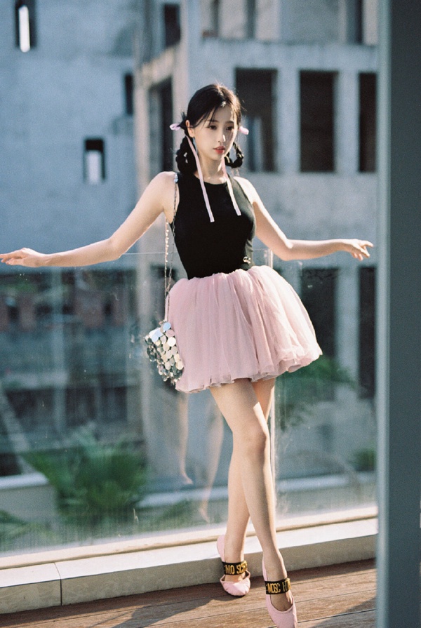 陸劇95花9位隱藏版美腿女神！王楚然&虞書欣是腿精，161cm趙露思同框172cm關曉彤太慘了