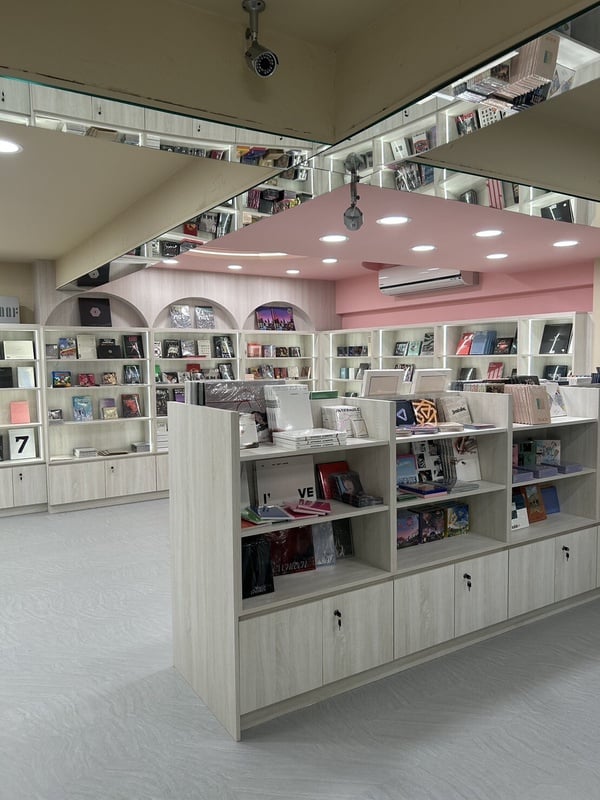 Kpop專輯哪裡買？全台8間Kpop專輯線下實體店整理，這幾間還有抽卡機和複合拍貼機！