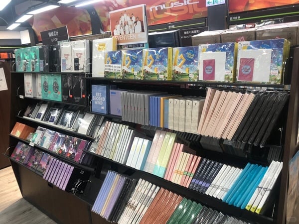 Kpop專輯哪裡買？全台8間Kpop專輯線下實體店整理，這幾間還有抽卡機和複合拍貼機！
