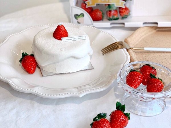 台灣吃得到！草莓季甜點：韓國KITCHEN205草莓蛋糕快閃、LADY M 「草莓起司千層蛋糕」