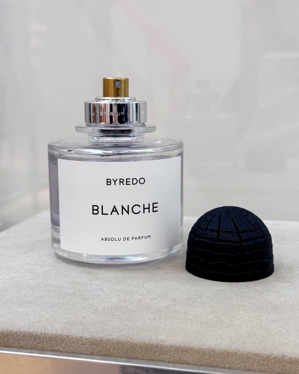 流汗不突兀！2025適合夏季的清爽香水推薦，Byredo、YSL香氣乾淨不暈香，這款不膩人