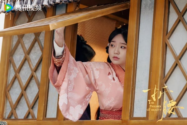 《折腰》高開低走？網評6大劇情槽點：小喬人設崩壞成「戀愛腦嬌妻」、權謀戲太降智！