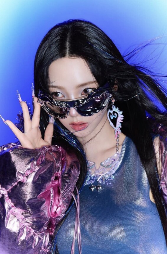 Y3K 風格是什麼？Y3K 穿搭單品推薦：aespa、XG 專輯風格都是 Y3K！