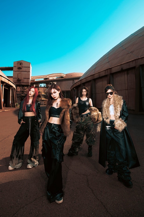 Y3K 風格是什麼？Y3K 穿搭單品推薦：aespa、XG 專輯風格都是 Y3K！