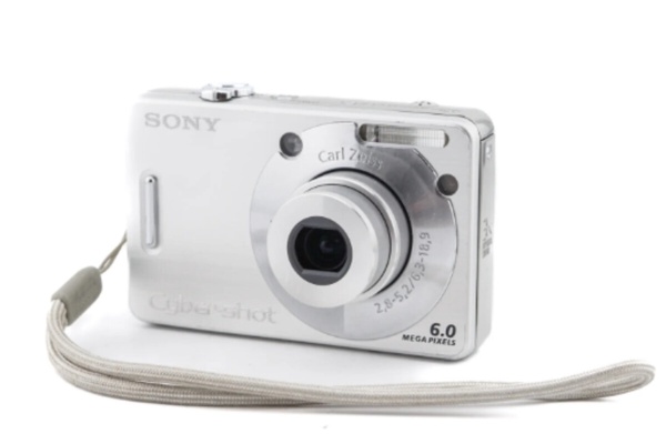 小紅書爆紅！10款女愛豆愛用CCD推薦：Karina柯達C713復古人像風、金采源富士J30膠片感