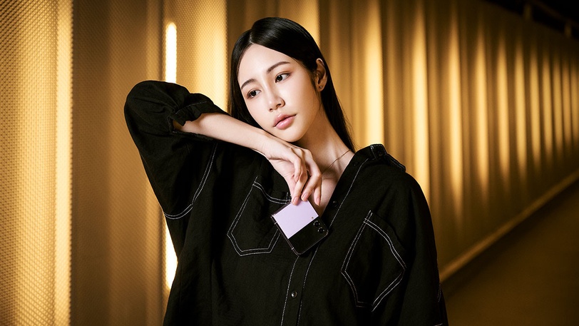 GINNY居妮同款三星粉色摺疊機！直播、Vlog不用腳架也能拍，多角度拍出韓系時髦OOTD