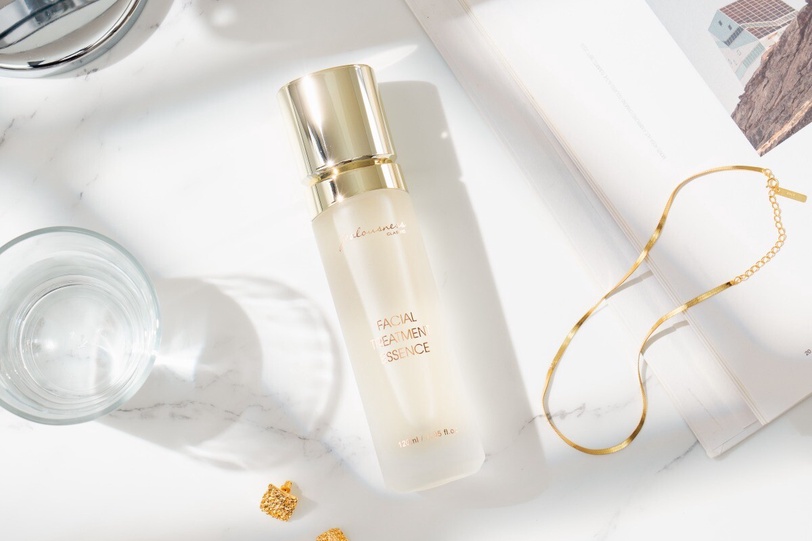 Dcard、PTT狂推「二八濕敷法」！JS婕洛妮絲「81酵母青春露」高濃度雙酵，敷完素顏發光