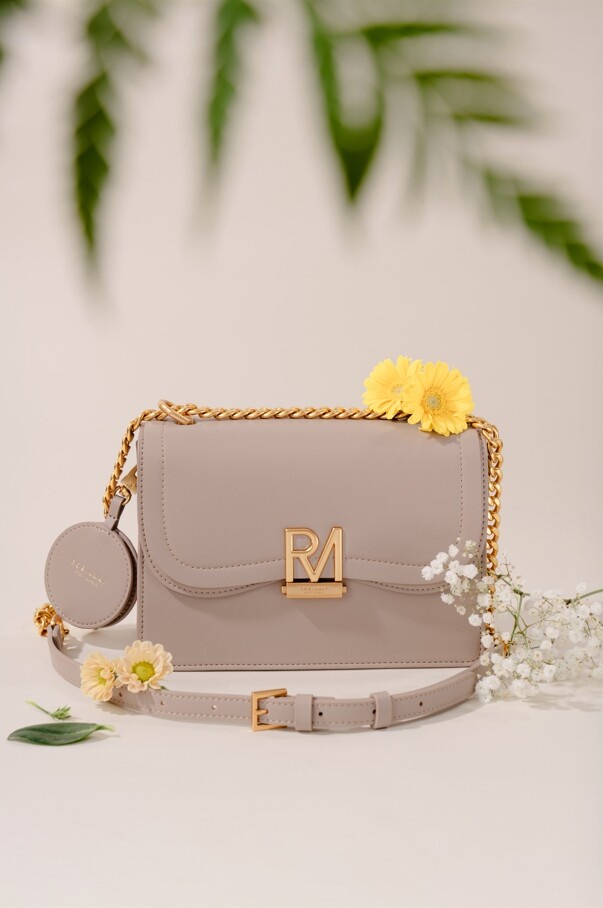 舒華化身春日女神下凡～連假走春漫步花海拍美照先入手仙氣美包，推薦ROBINMAY it bag